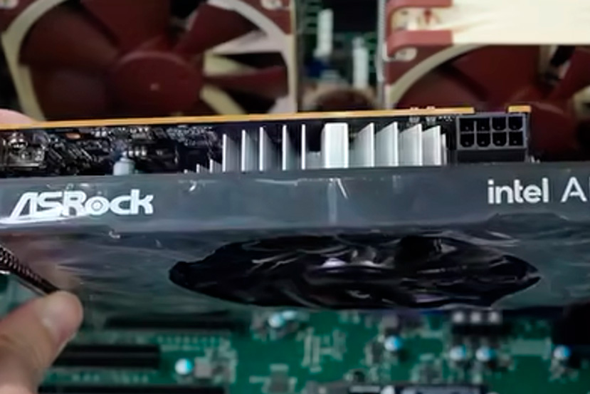 Vista una tarjeta gráfica personalizada ASRock Intel Arc