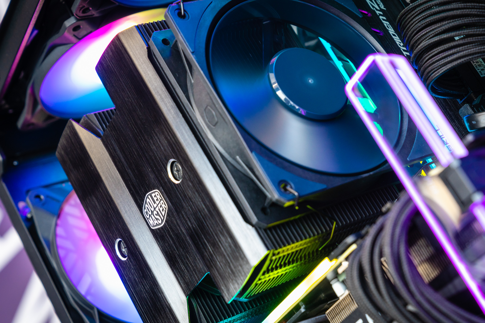 Cooler Master presenta el disipador MA824 Stealth con tecnología ...