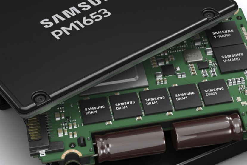 31 TB de capacidad a 4.300 MB/s en los nuevos SSD SAS Samsung PM1653