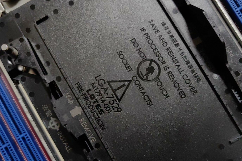 Se filtra la primera imagen del enorme socket Intel LGA-7529 para los ...