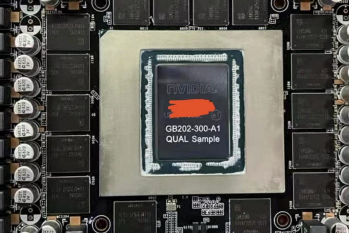 Aparece la primera fotografía del PCB de la RTX 5090 junto a un precio ...