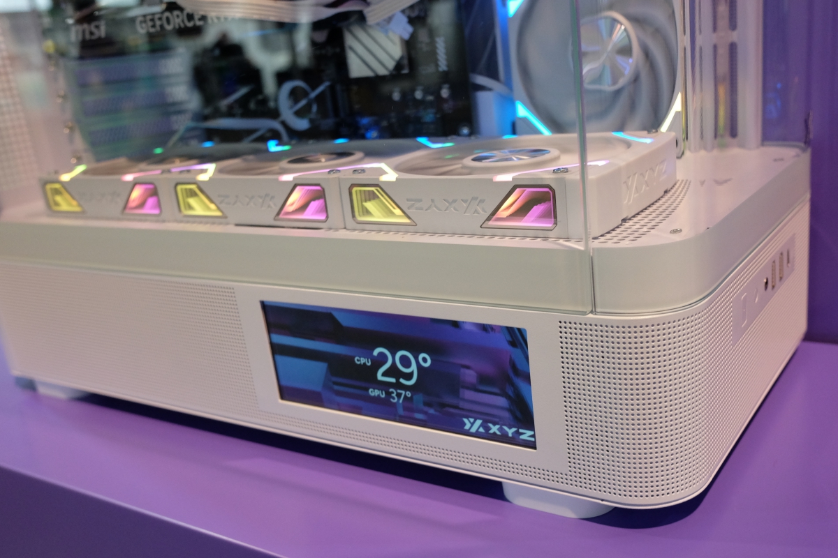 XYZ muestra su completa gama de cajas con visión panorámica ...