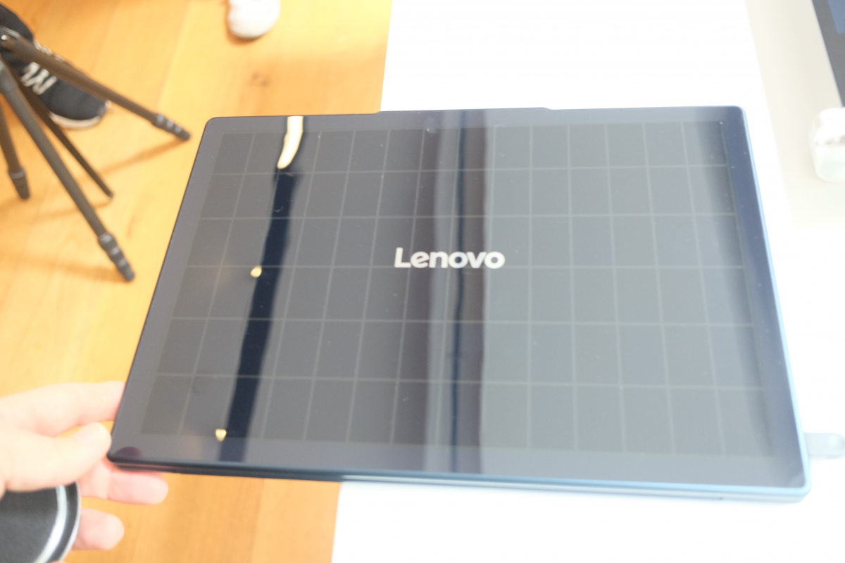 Lenovo ha mostrado su concepto de portátil Yoga con panel solar, hasta ...