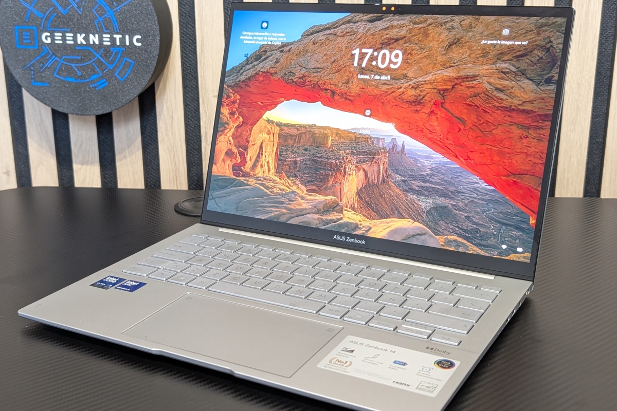 ASUS Zenbook 14 OLED UX3405C Review con Core Ultra 9 285H