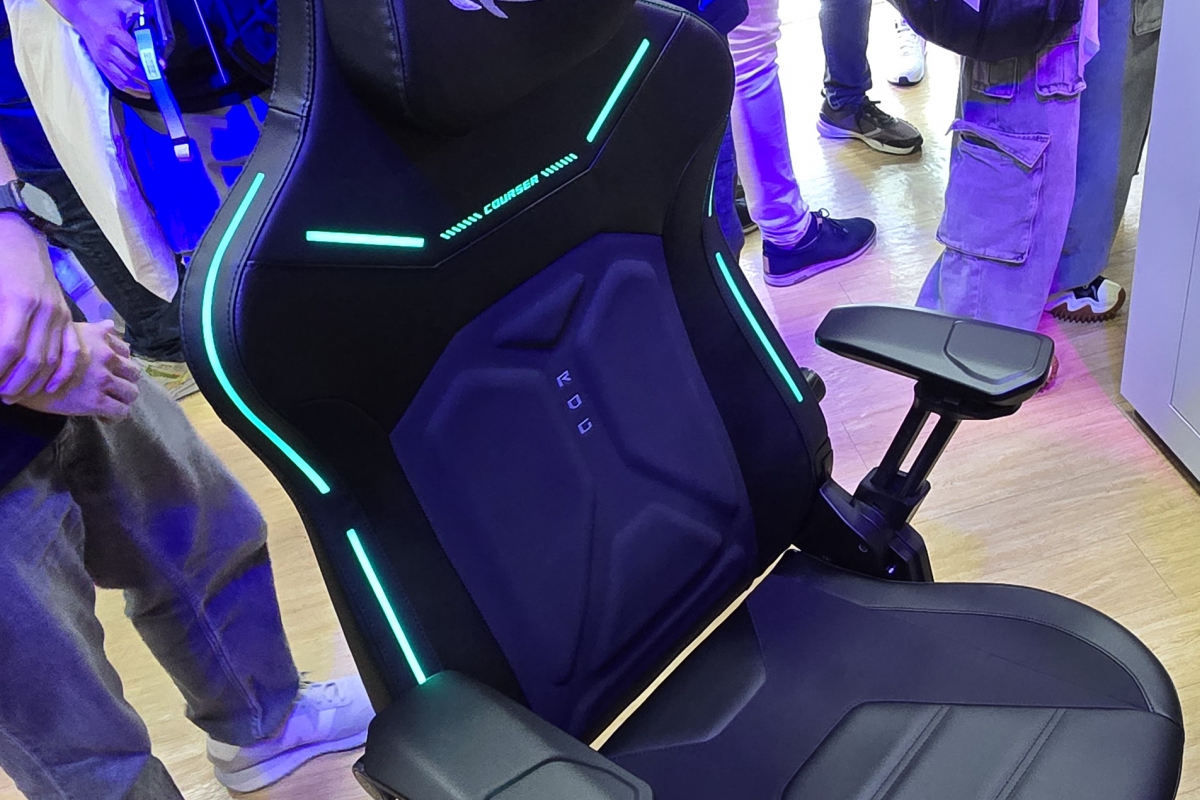 La silla gaming ASUS ROG Courser integra iluminación ARGB