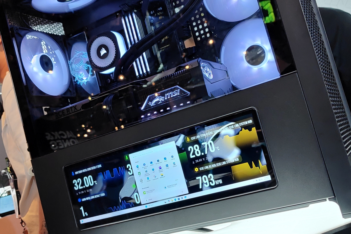 La torre Corsair Frame 5000D puede integrar una pantalla táctil de 14,5"