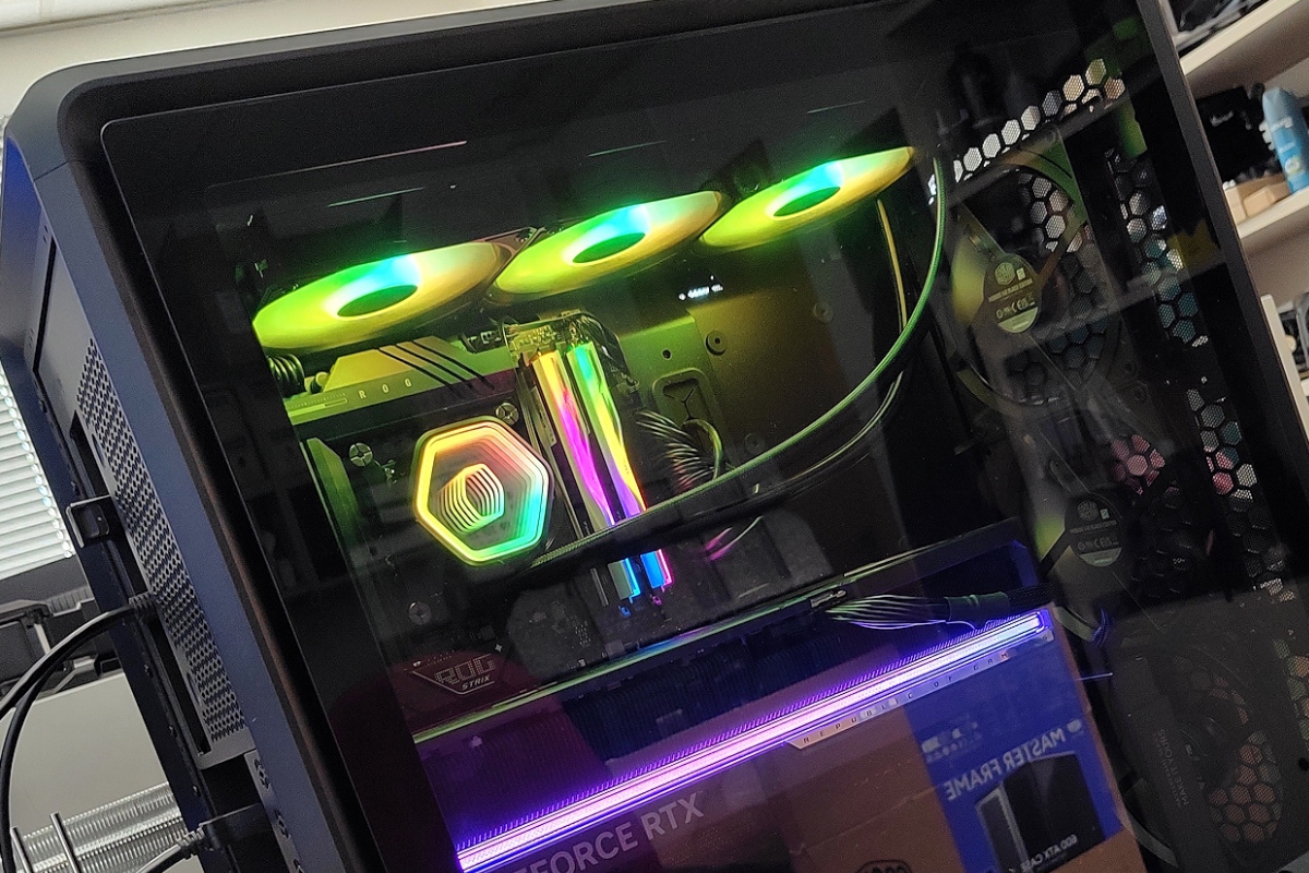 Cooler Master MasterFrame 600 Review