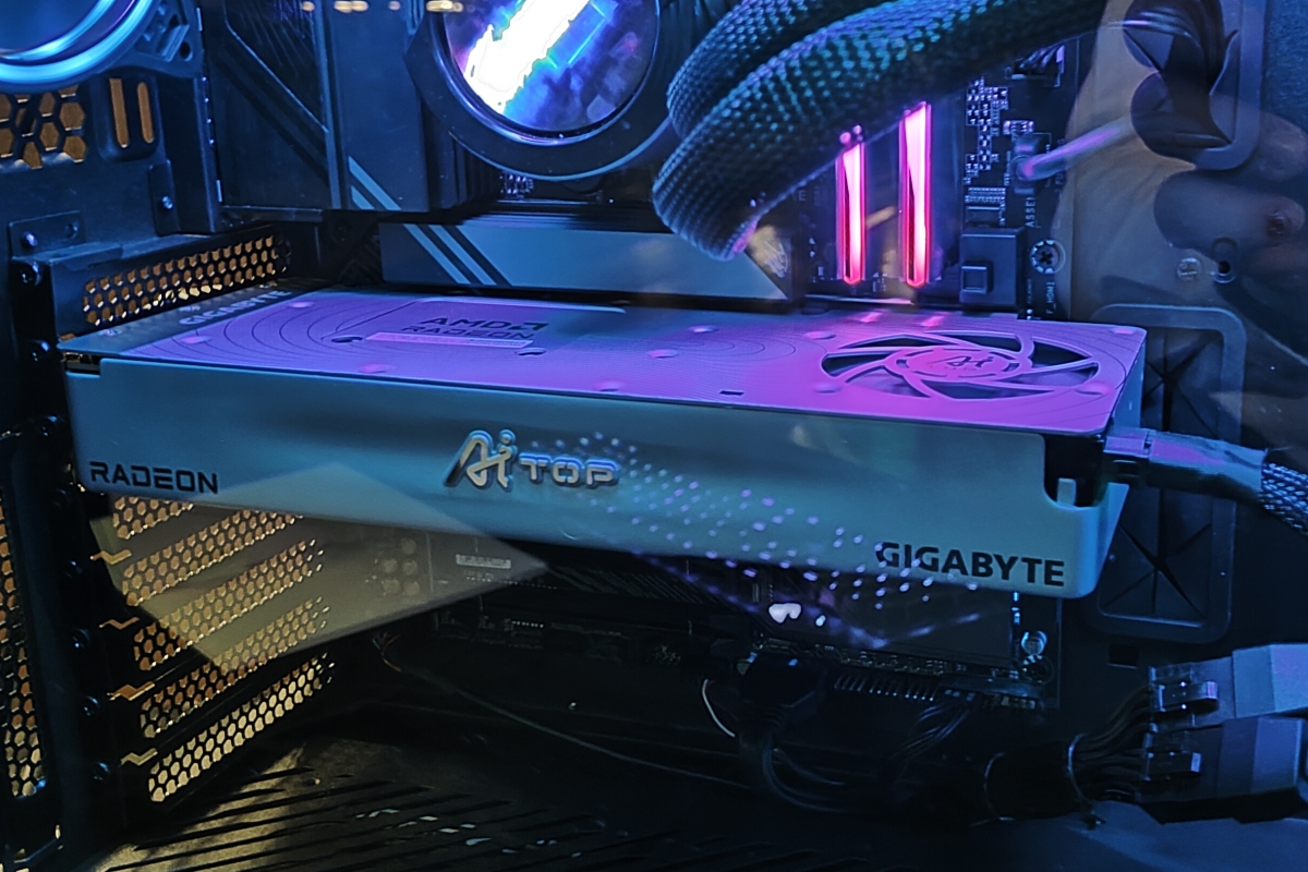 GIGABYTE nos muestra su Radeon AI PRO 9700 AI TOP y confirma su ...