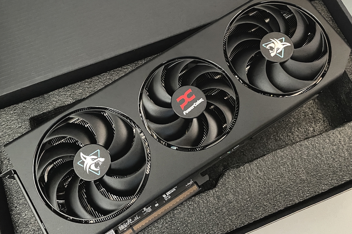 Un usuario consigue un 25% de rendimiento extra añadiendo el firmware de la AMD Radeon RX 9070 ...