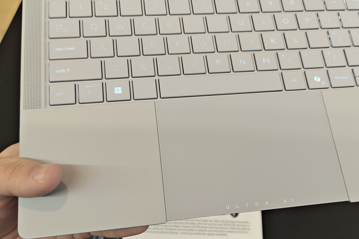 ASUS ExpertBook Ultra: El portátil profesional de menos de 1 kg con ...