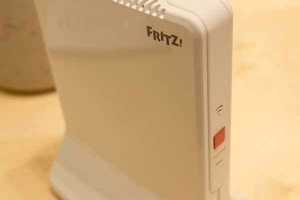 FRITZ! nos trae un repetidor WiFi con funciones Mesh y dos puertos ...
