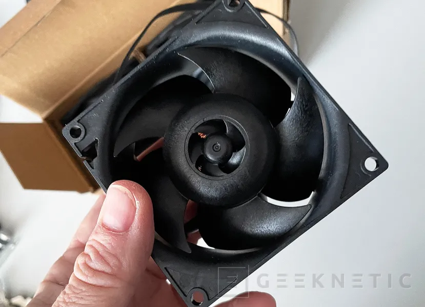 Arctic Cooling S8038-10K Server Fan Review