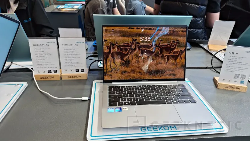 Después de abrirse paso en el mundo de los mini PC, Geekcom presenta su primer portátil: así es ...